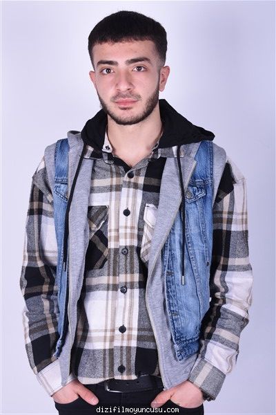 Karaman Dizi Film Oyuncusu Ceyhun 21 Yaşında 181cm Boyunda 72 Kilo ...