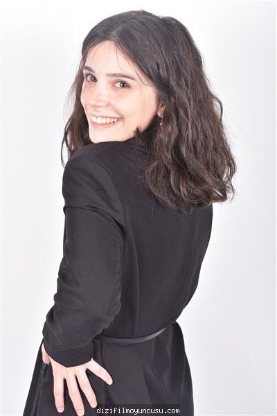 İstanbul Dizi Film Oyuncusu Zeynep 21 Yaşında 160cm Boyunda 40 Kilo ...